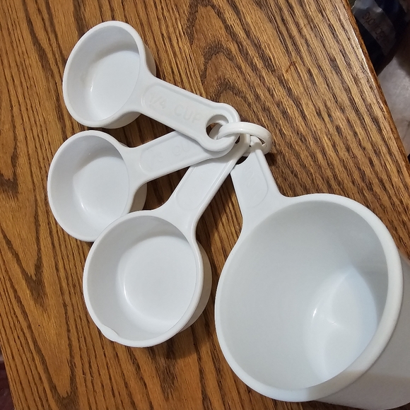 Tupperware | Kitchen | Vintage Tupperware Set Of 4 Measuring Cups ...